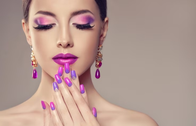Pembe Elbise Kombinleri Ve Pembe Elbise Makyajları